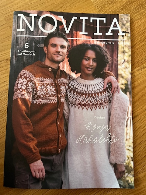 Cover Story Leaflet Novita 4/24 - Atelier 9A - wolwinkel