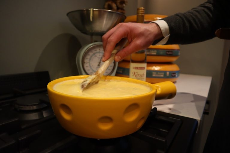 Hoe maak je kaasfondue? Klik hier en ontdek het lekkerste kaasfondue ...