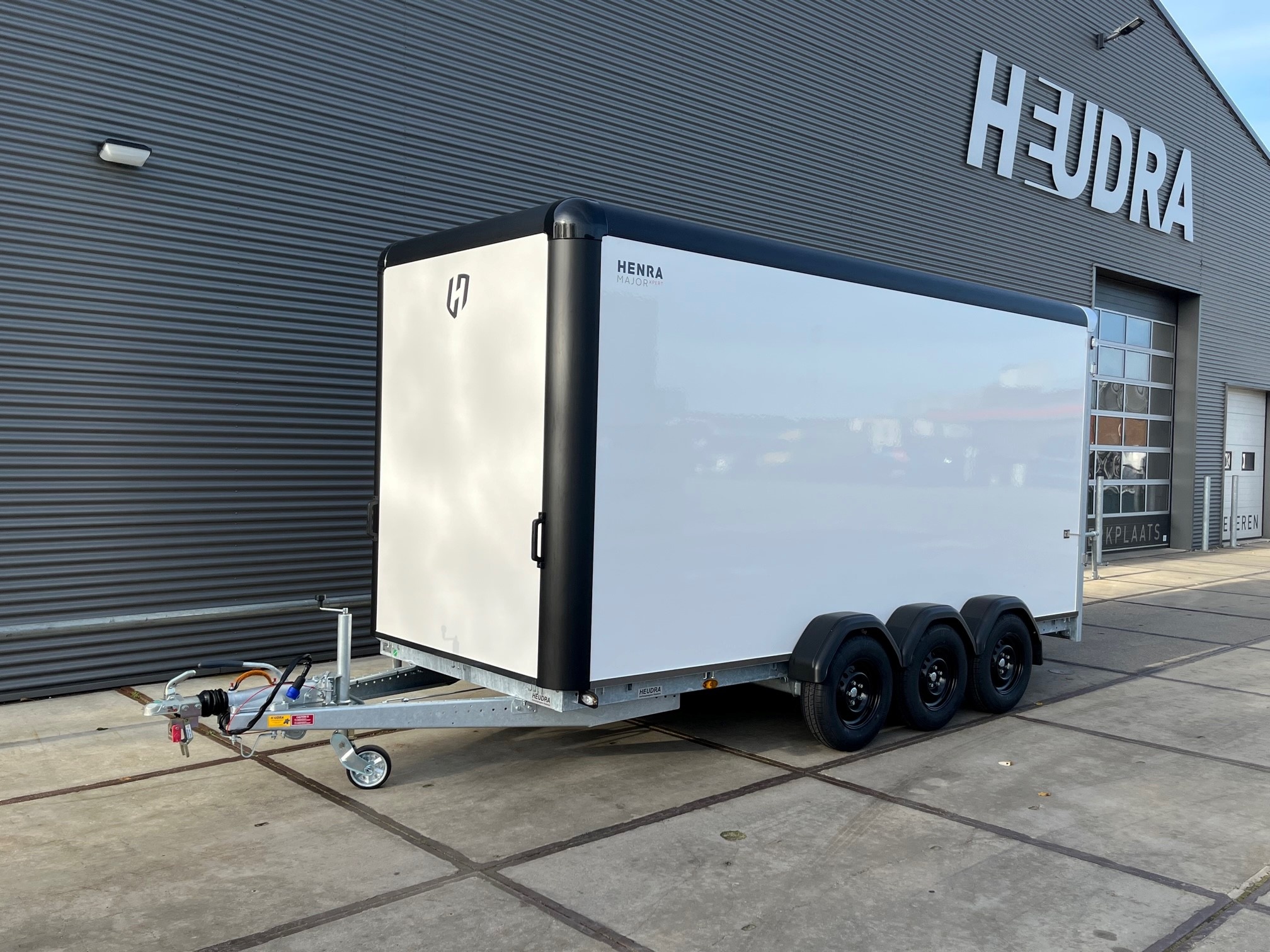 Henra gesloten aanhangwagen Tridemas 3500kg 465x184x220 Xpert