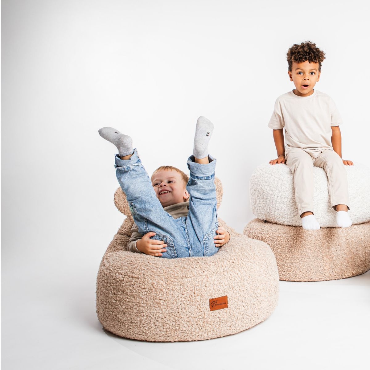 Namini Kinderzitzak Beer Bouclé Taupé | Marjems.nl - Marjems Kidstoys ...