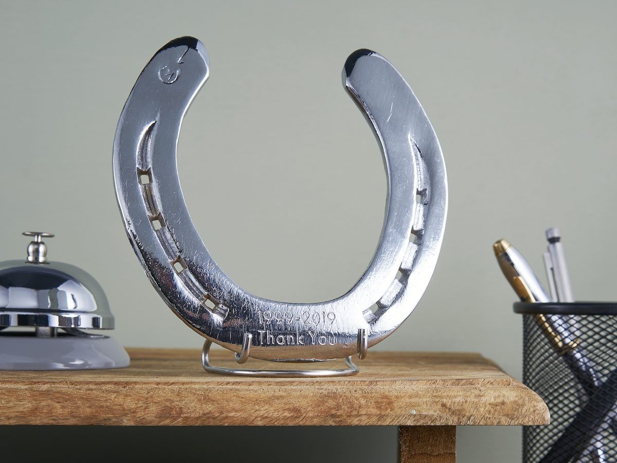 Gegraveerd Hoefijzer in Chromen kleur kopen? - Good Luck Horseshoes