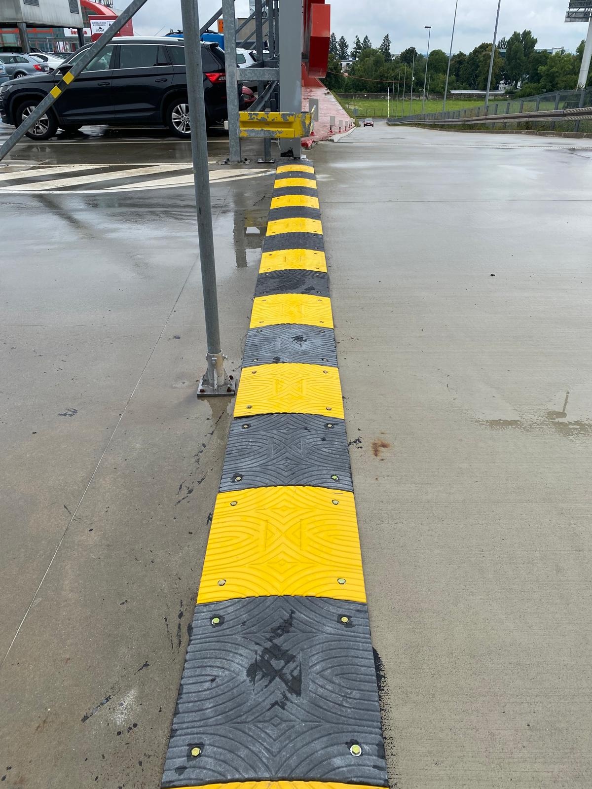 Speed bump 3 cm height - Complete sets included fastening materials ...