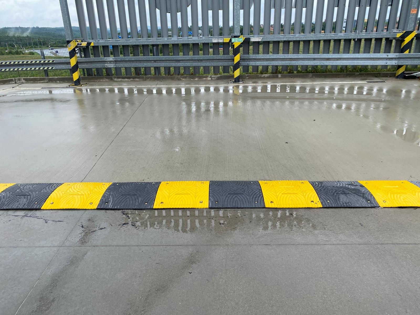 Speed bump 3 cm height - Complete sets included fastening materials ...