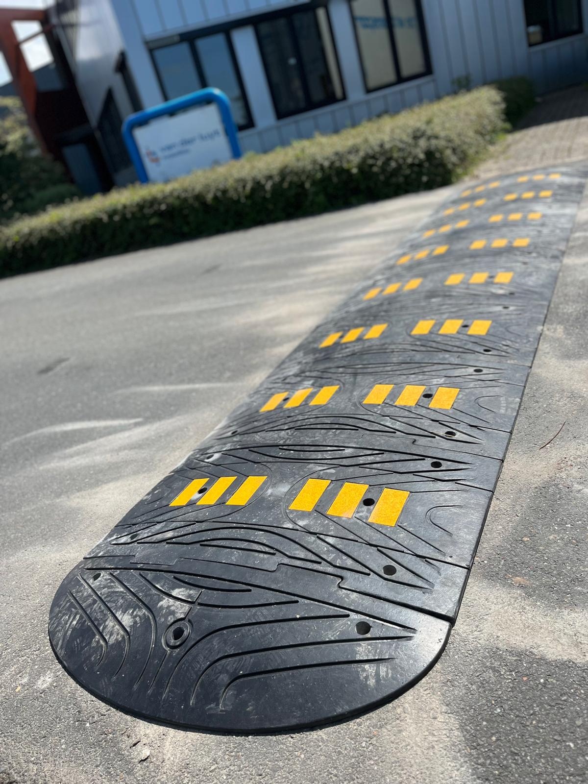 Speed Reduction Hump - height 7 cm - COMPLETE SETS - Ri-Traffic