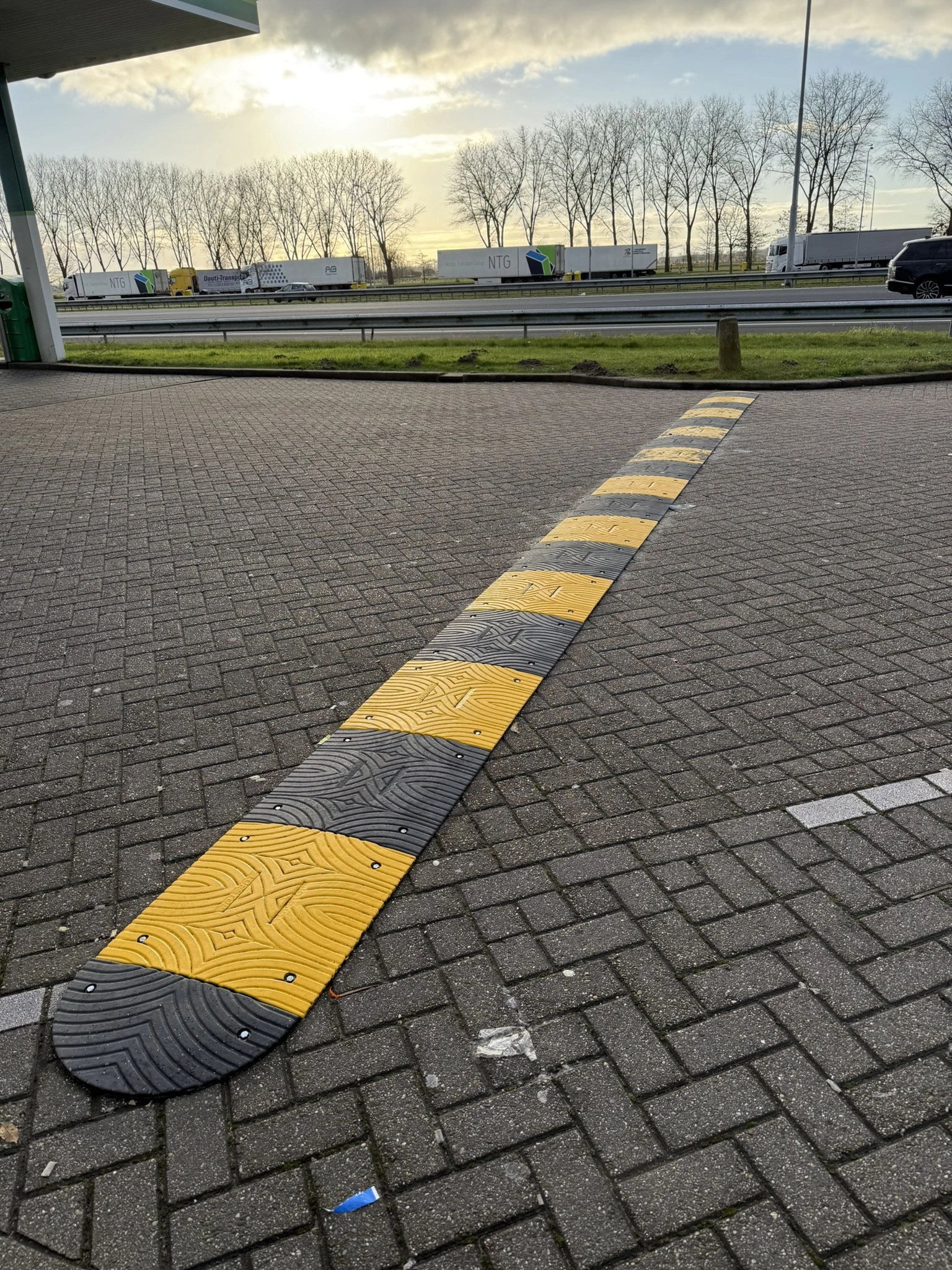 Speed bump 3 cm height - Complete sets included fastening materials ...