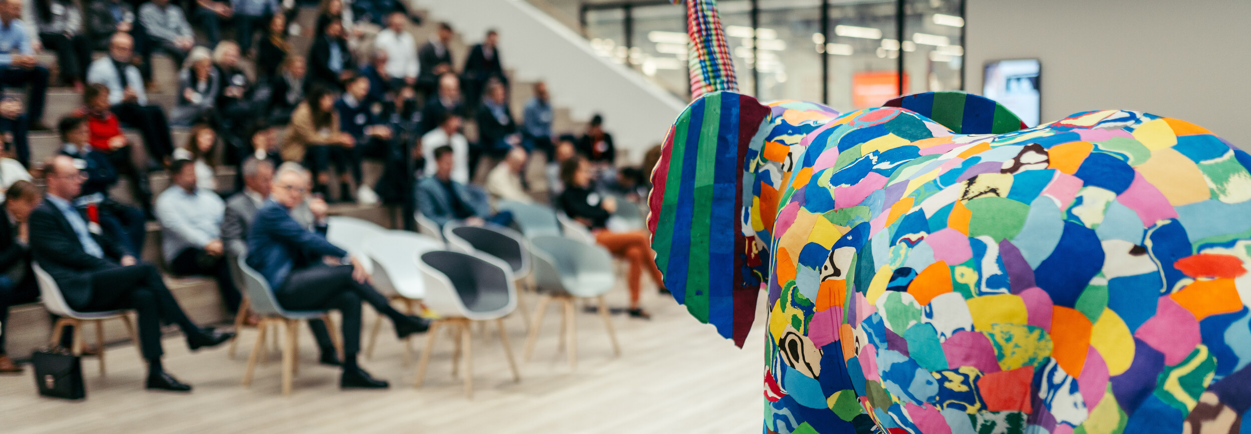 Henkel verwelkomt Tembo de Ocean Sole olifant in hun Inspiration Center (ICD) in Düsseldorf ...