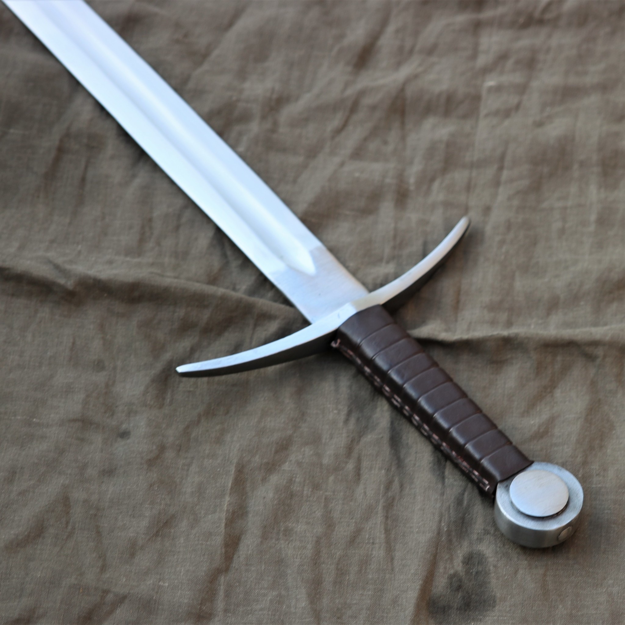 Battle-ready sword Arnold - CelticWebMerchant.co.uk