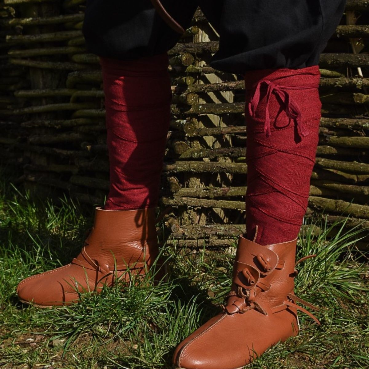 Leg wrappings with herringbone motive, red - CelticWebMerchant.co.uk