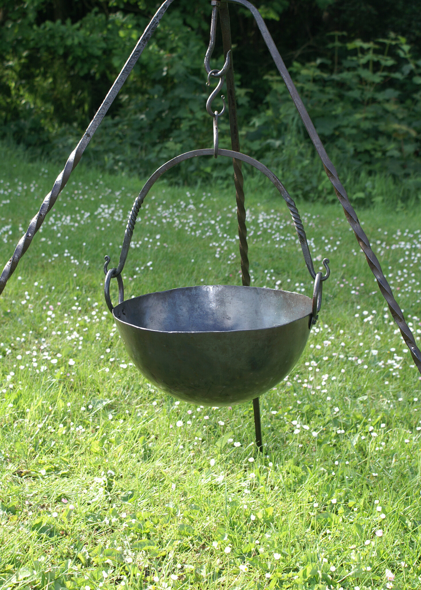 Large pan with hinge - CelticWebMerchant.co.uk