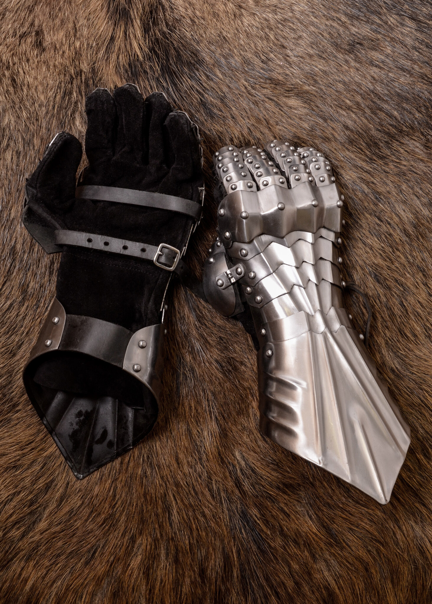Gauntlets with rivets - CelticWebMerchant.co.uk