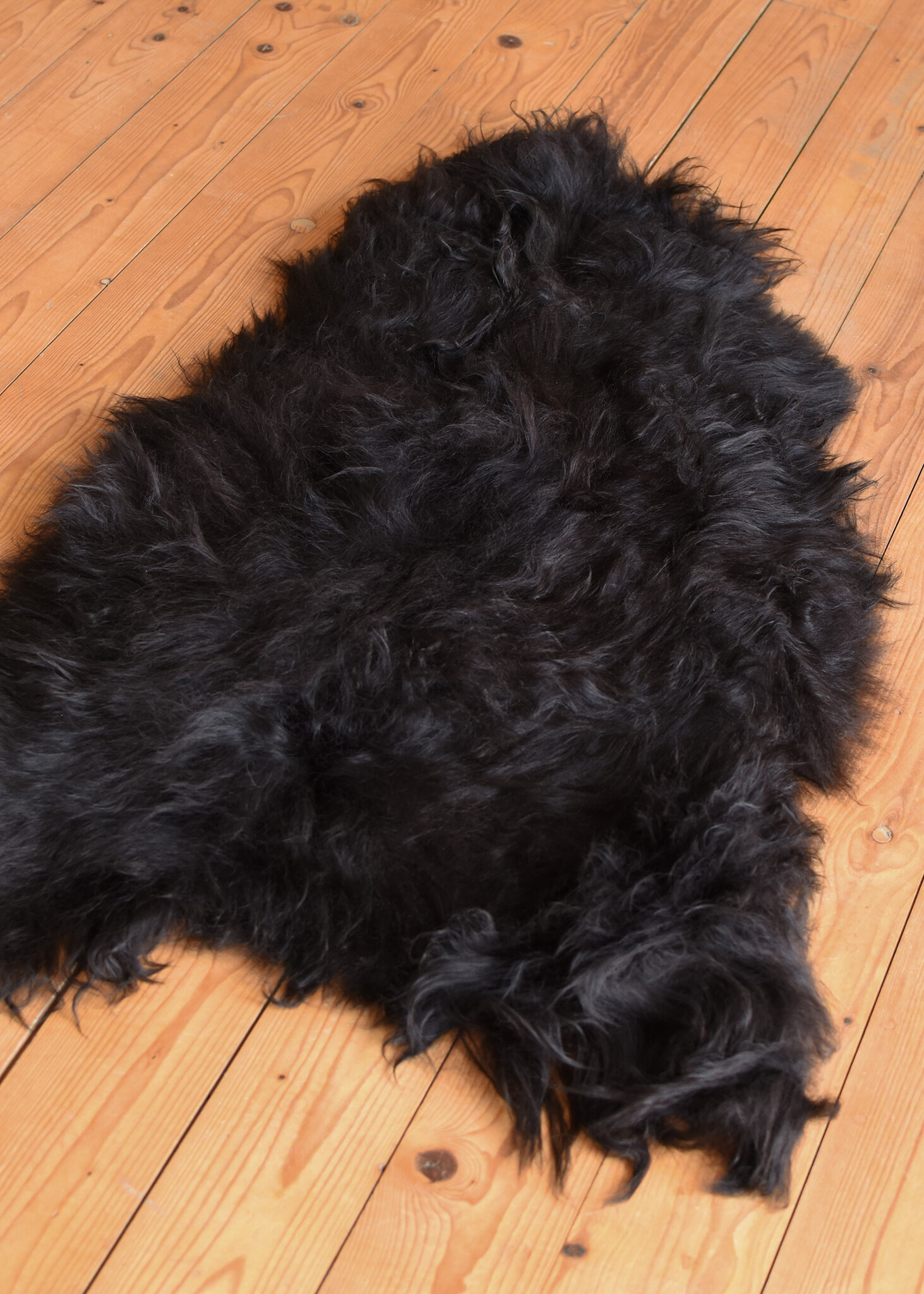 Black Scandinavian sheepskin - CelticWebMerchant.co.uk