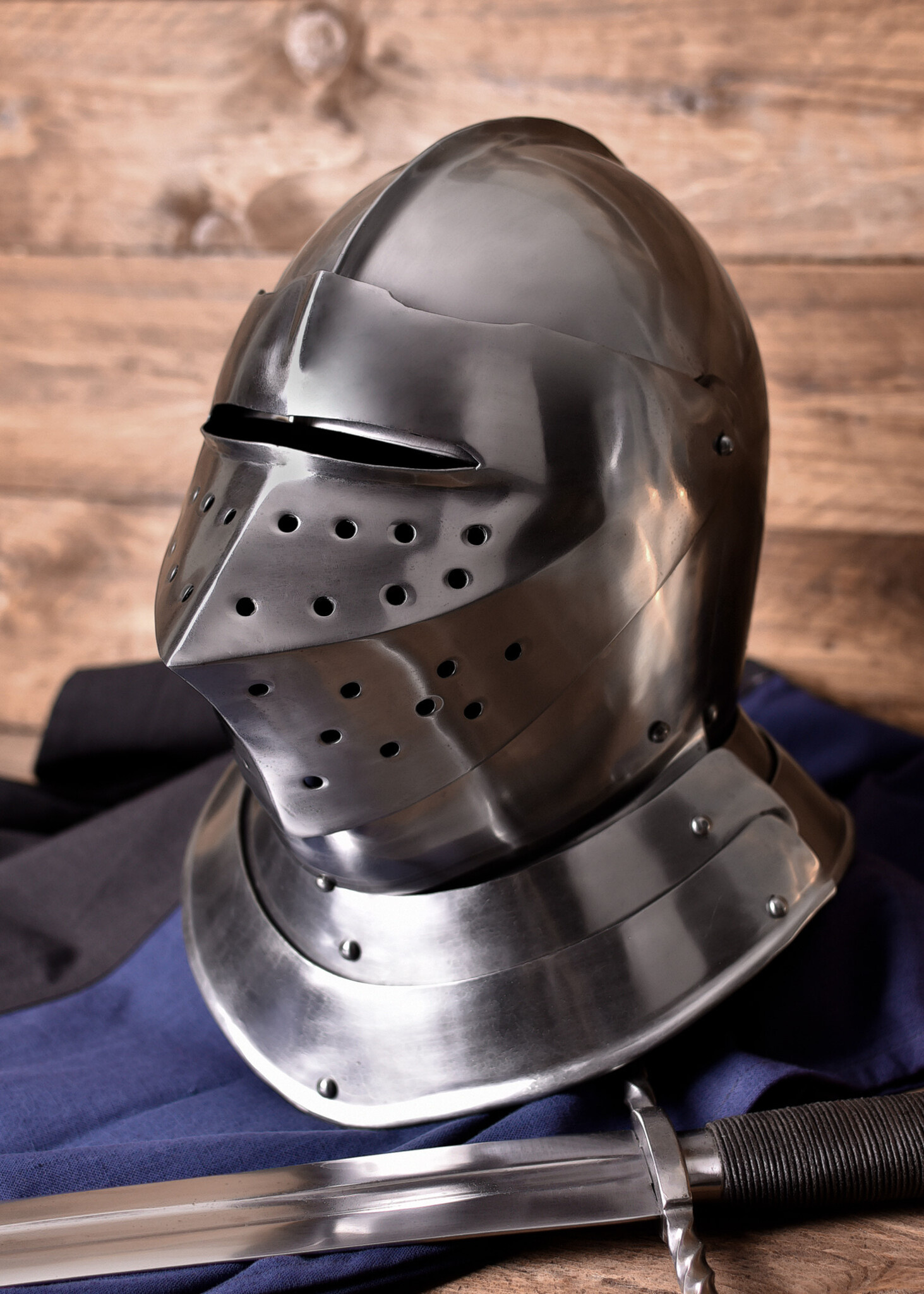 Tudor closed tournament helmet - CelticWebMerchant.co.uk