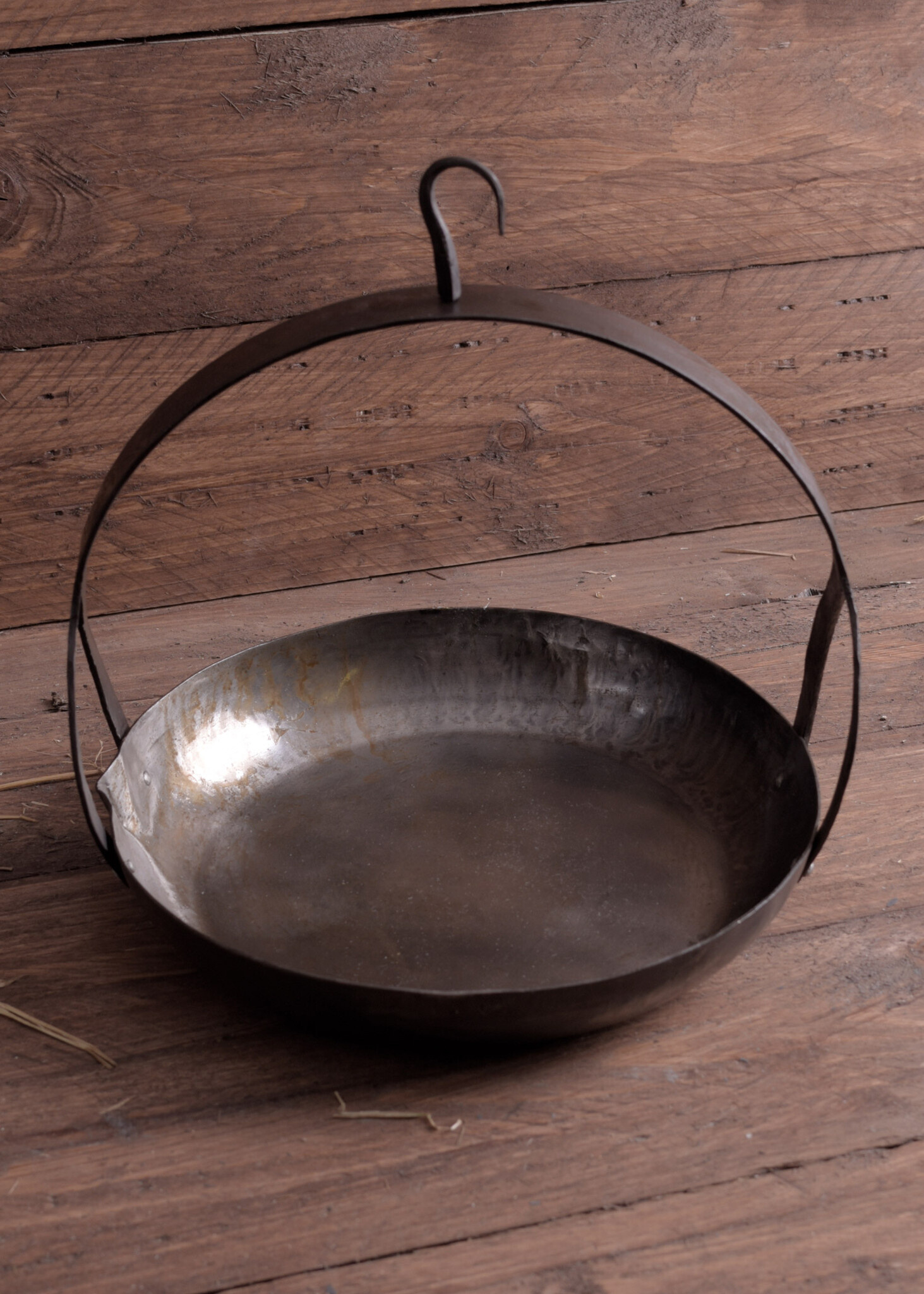 Medieval pan with hook and handle - CelticWebMerchant.co.uk