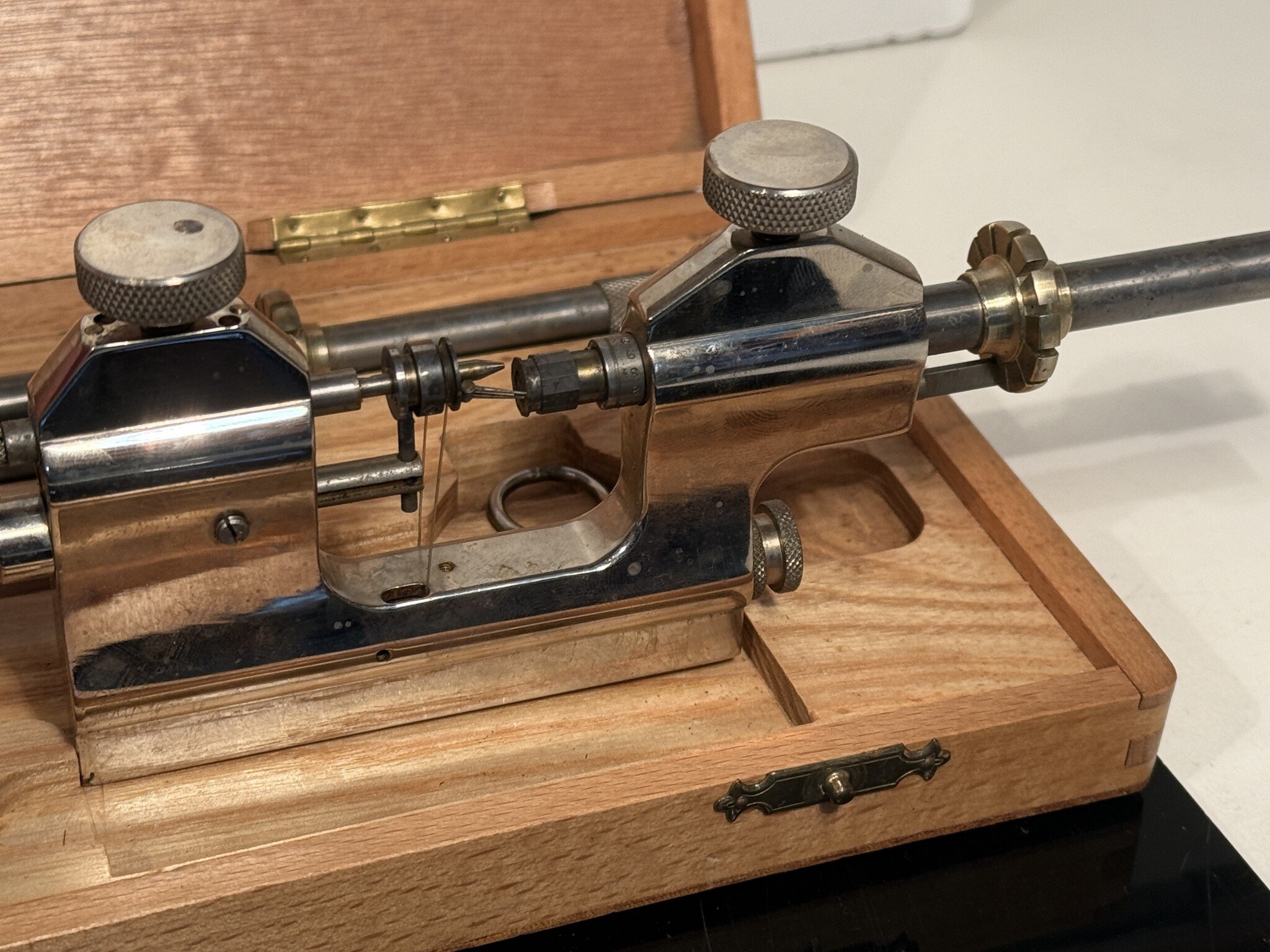 Bergeon Steiner Pivot lathe for polishing pivots - Niels Machines