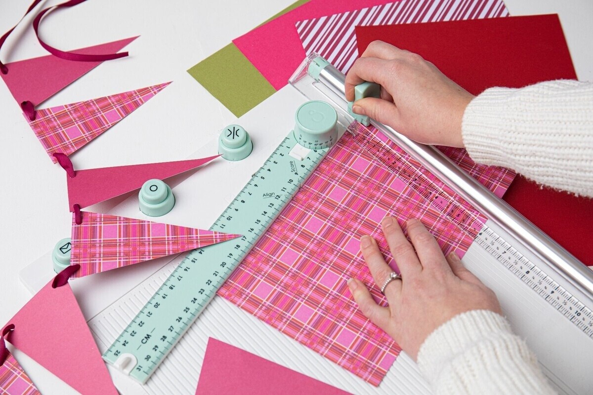 Sizzix Scoring Board & Trimmer (665797) - Paperpads.nl