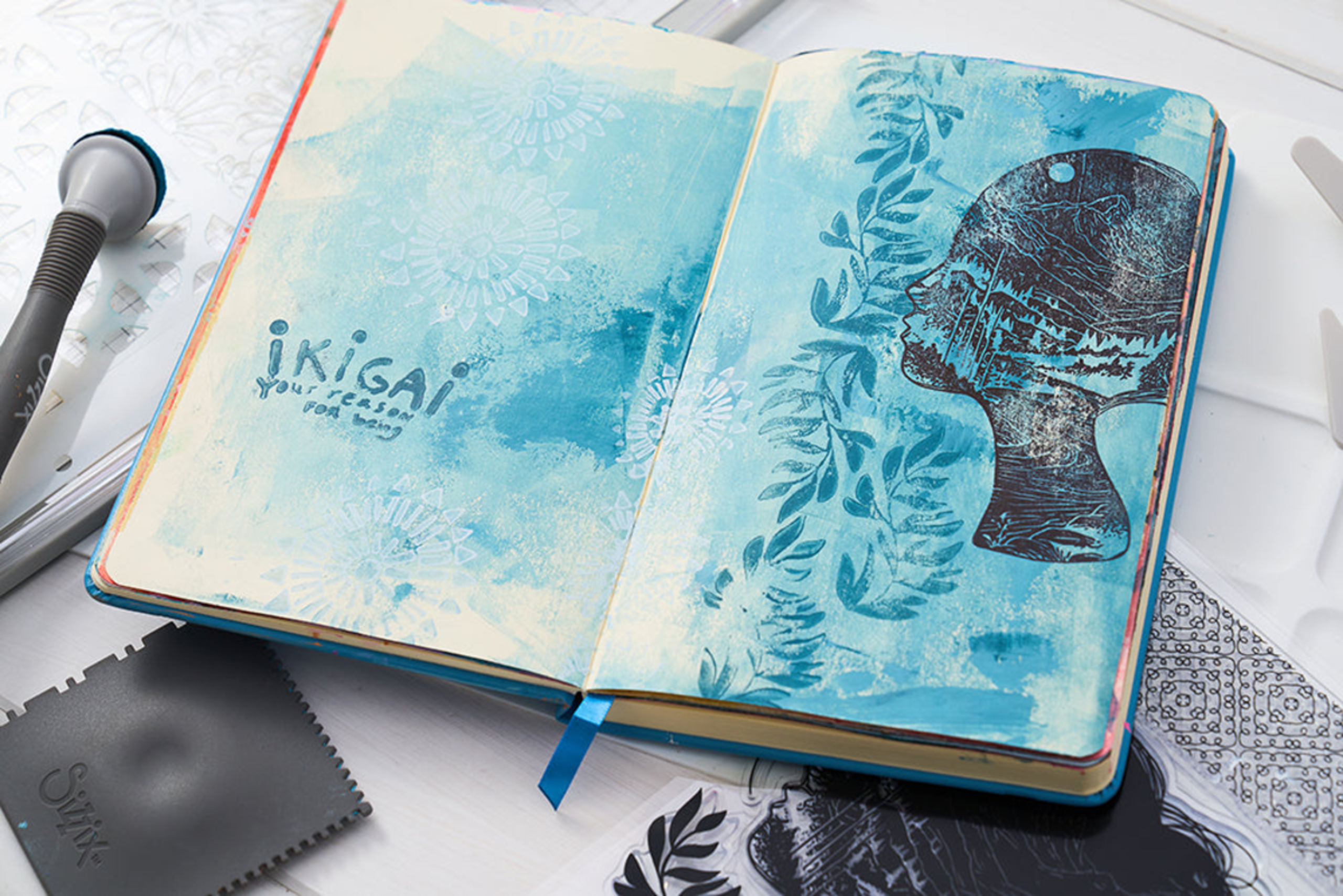 Sizzix Cat Kerr Stencil & Stamp Ikigai (666756) - Paperpads.nl