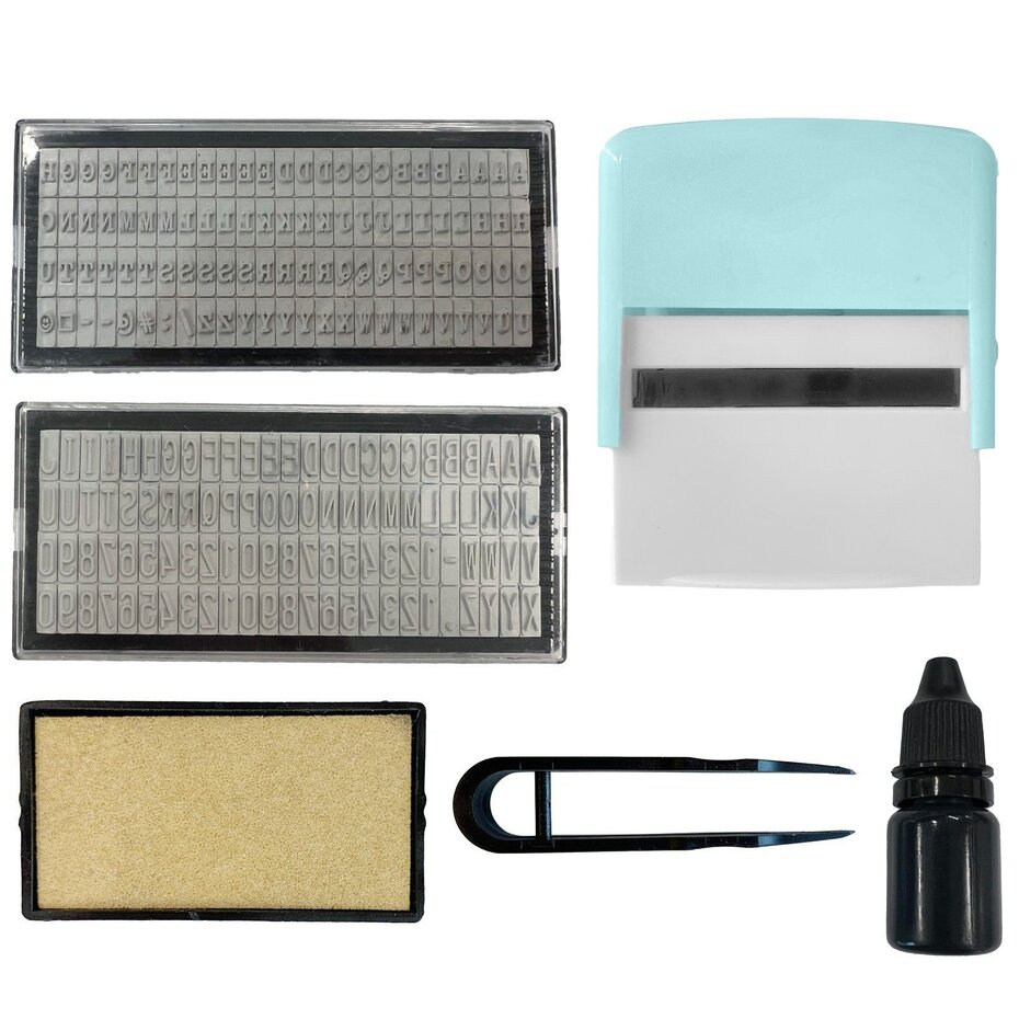 We R Memory Keepers Typeset Stamp Punch (60000363) - Paperpads.nl