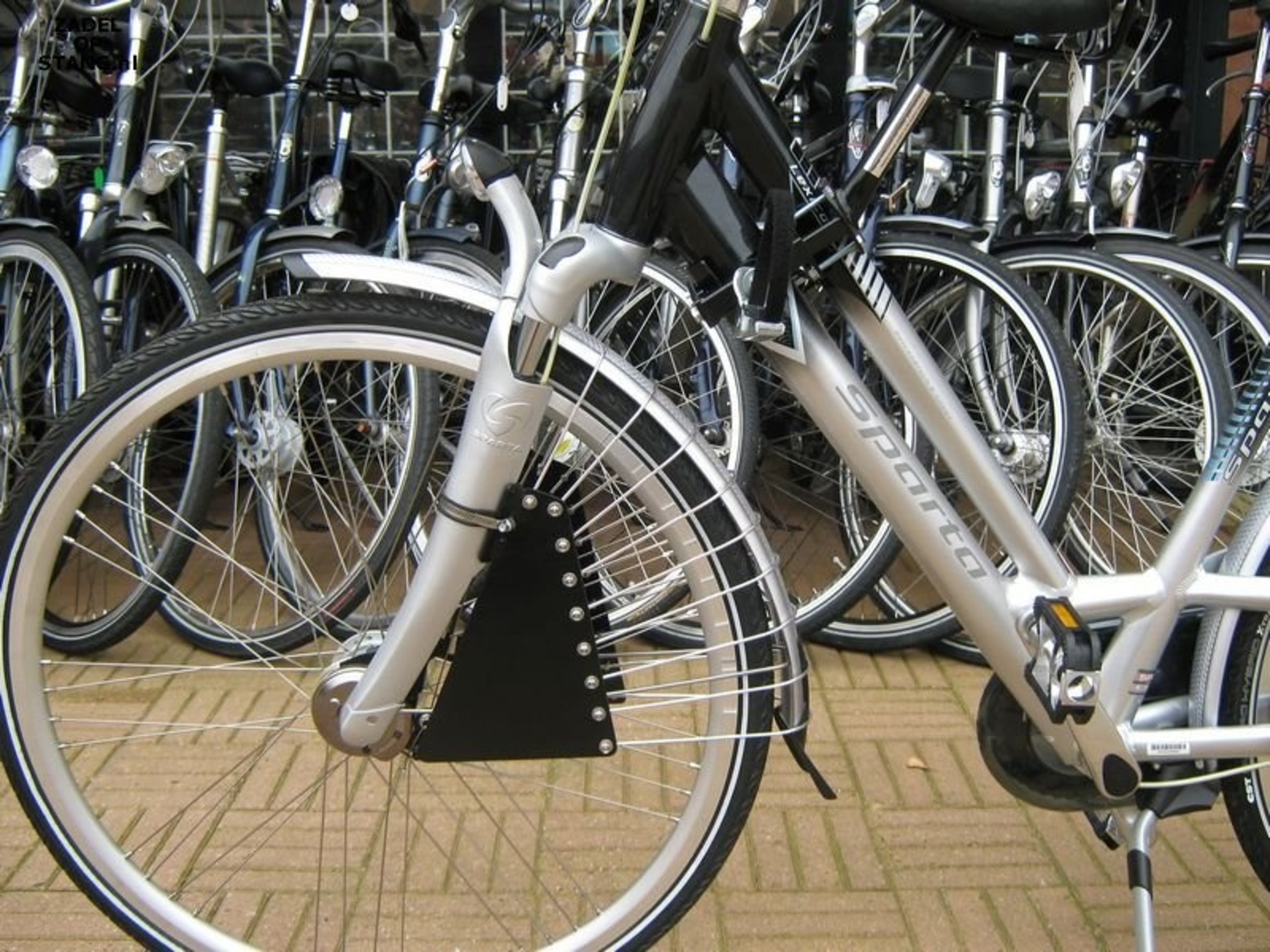 Zadel op Stang voor een Damesfiets met aluminium dubbel frame ...