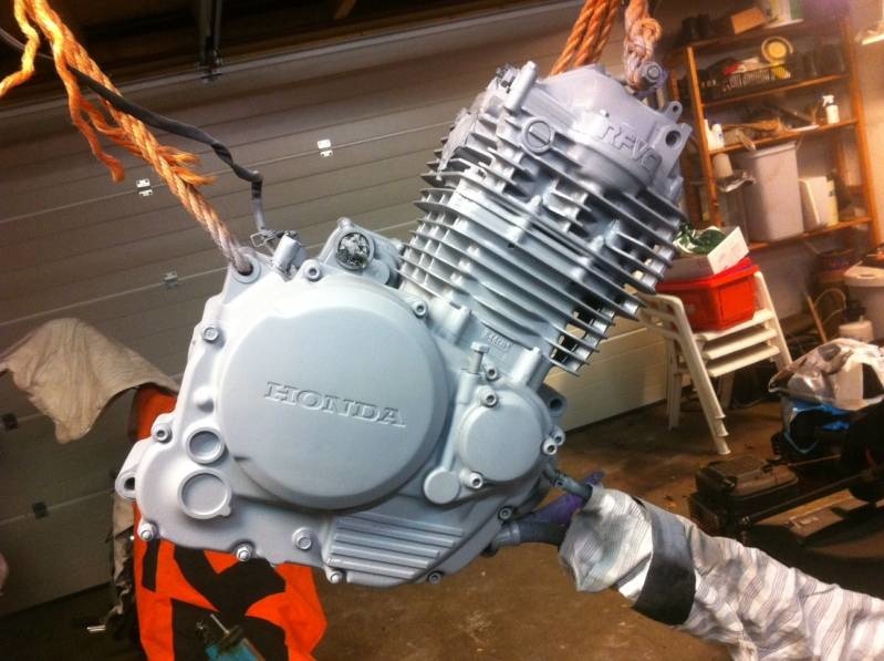 How To: Motorfiets Blok of Motor Spuiten - CafeRacerWebshop.com