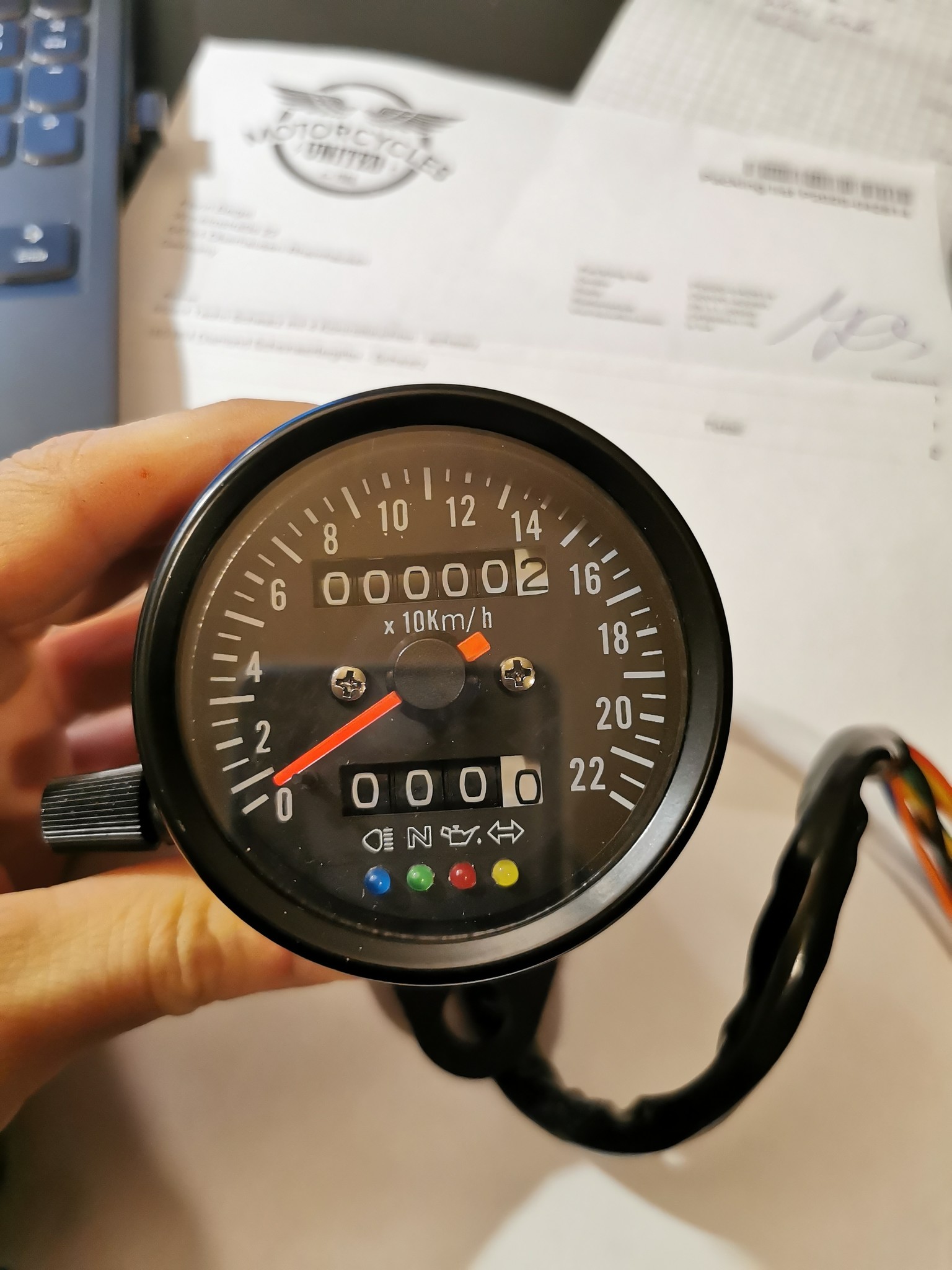 60MM Tacho Schwarz mit 4 Kontrollleuchten kopen bij CafeRacerWebshop.de
