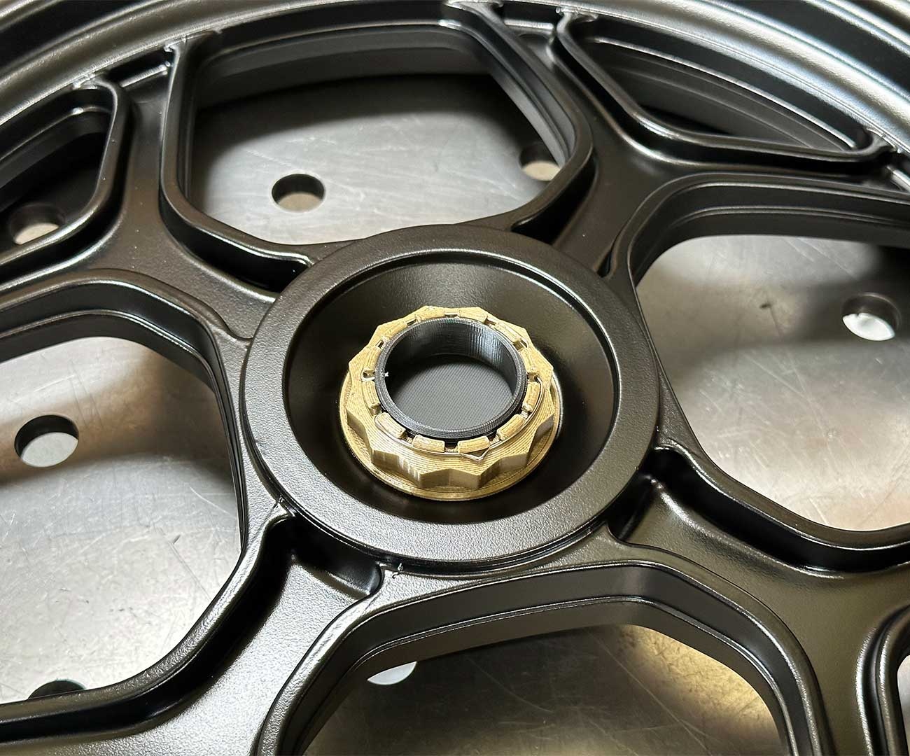 Decoratieve Centerlock-moer | BMW K-Serie - CafeRacerWebshop.com