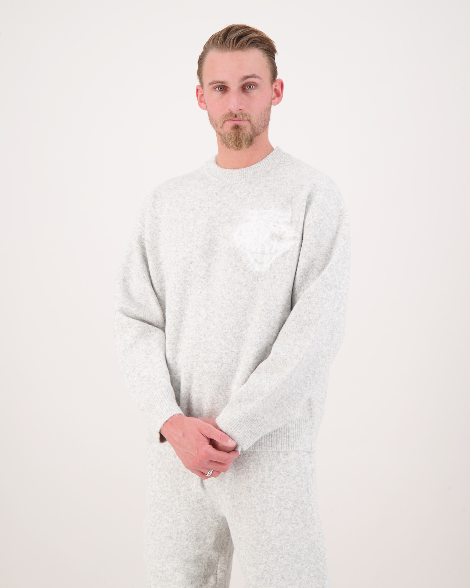 The Couture Club Monogram Emblem Fluffy Knit Crewneck Grijs - Beachim