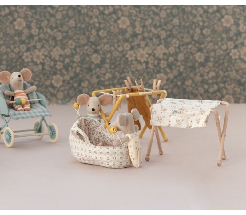 Maileg verzorgingstafel baby muis rose - Mevrouw Aardbei