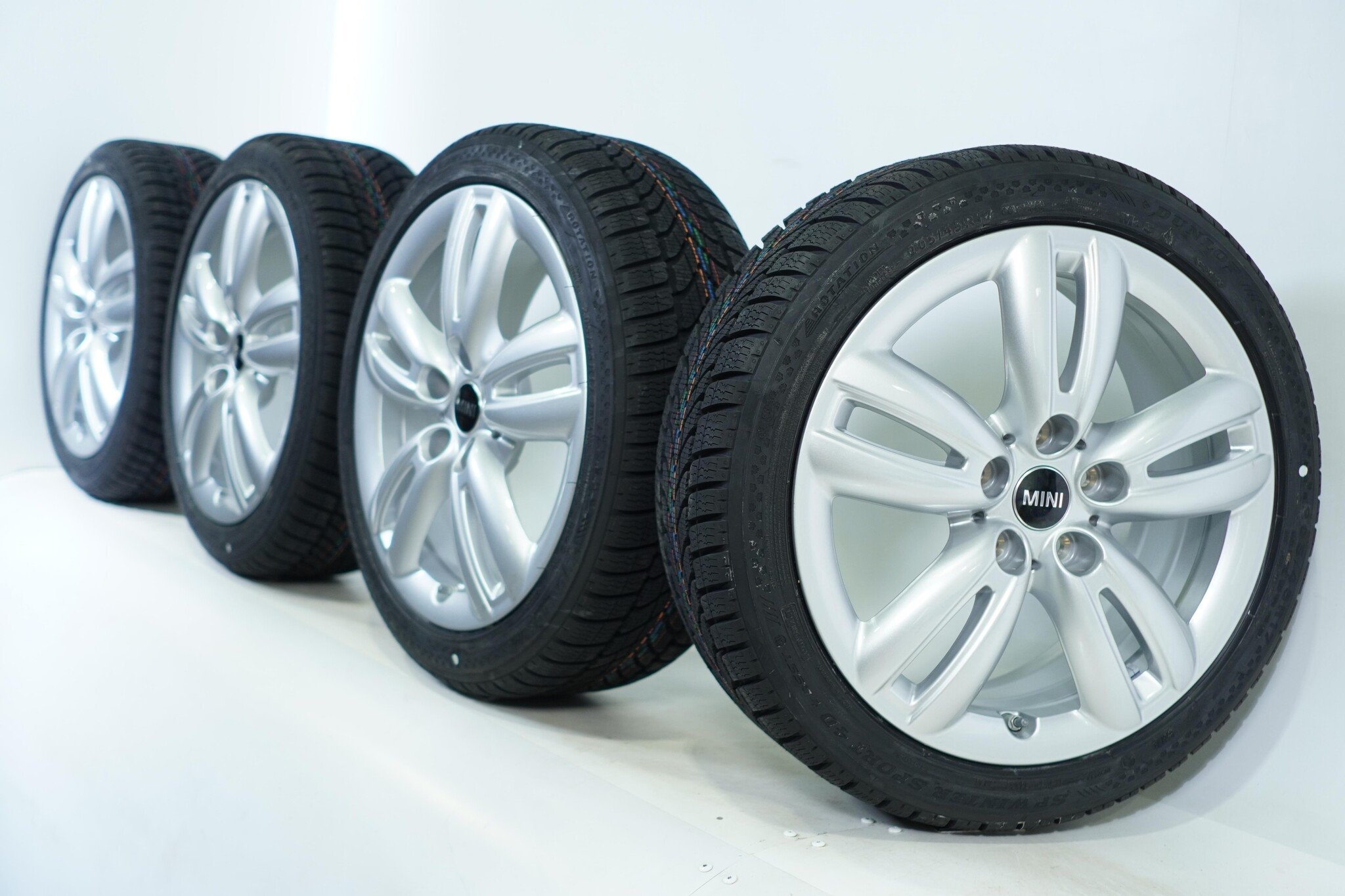 Mini Cooper / S / One / Cabrio F55 F56 F57 JCW501 17 inch velgen Dunlop Runflat Winterbanden ...