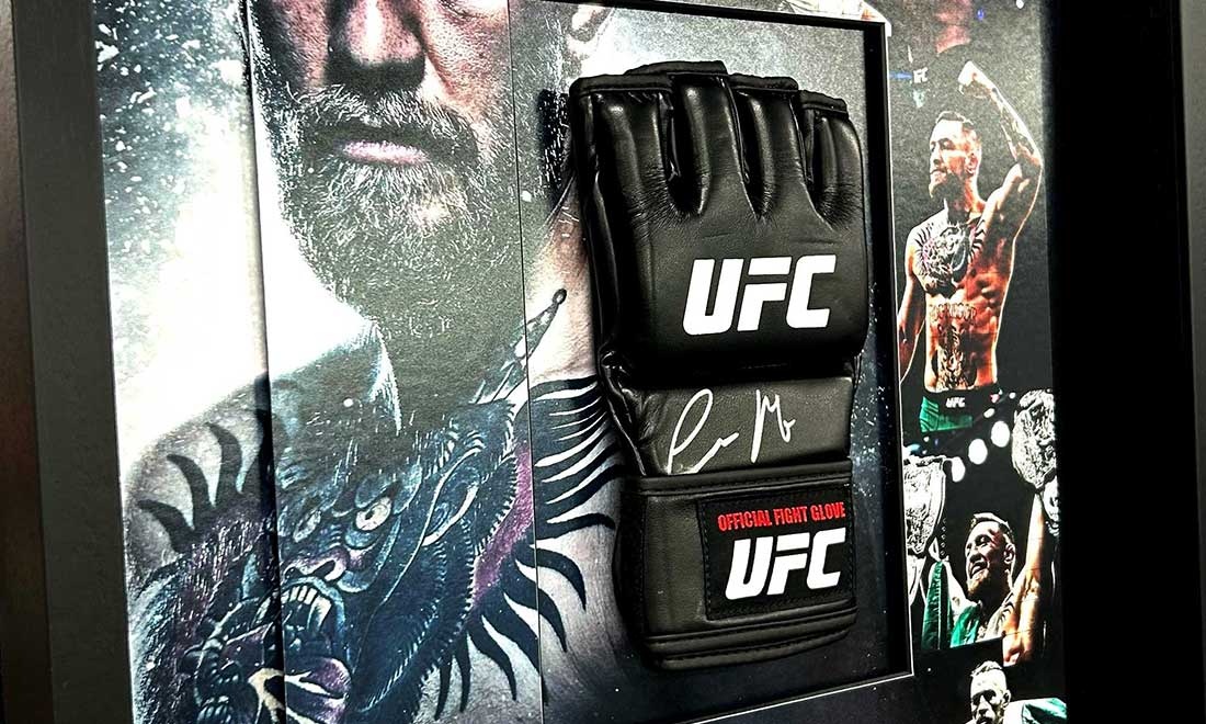 Ontdek: Conor McGregor gesigneerde bokshandschoen - De Hand Van Maradona