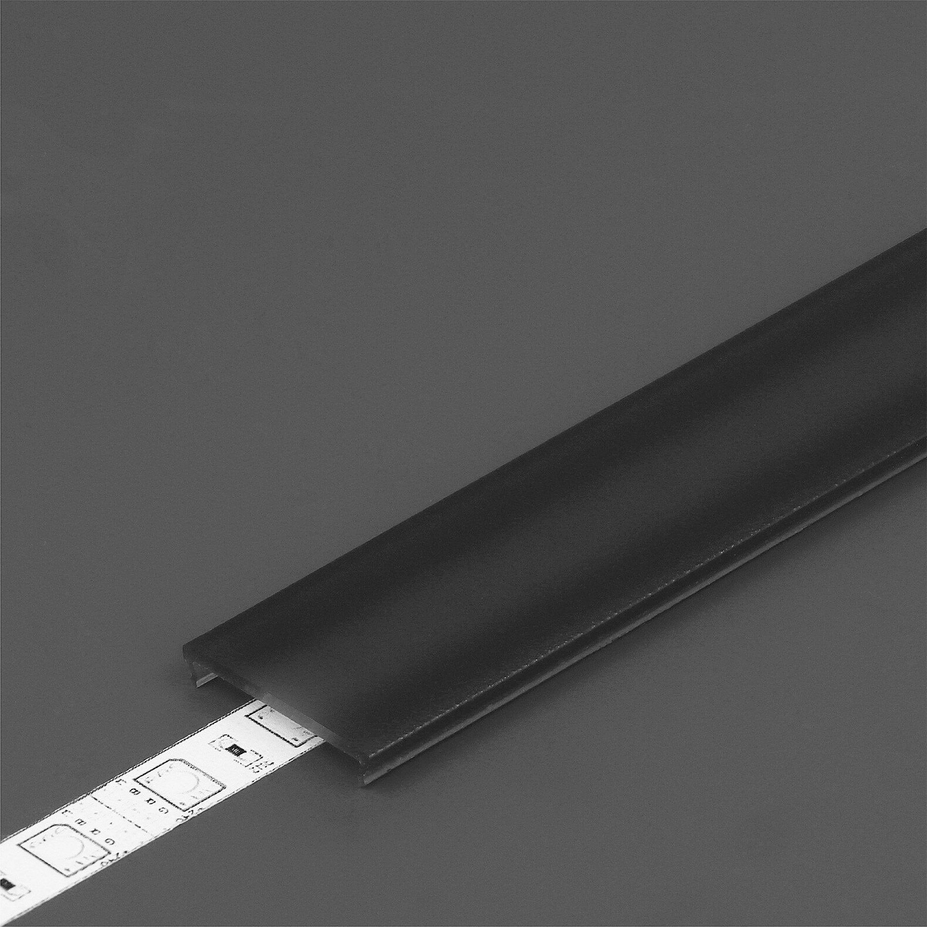 Zwarte Click cover 2 meter voor CORNER16 profielen C6 - LEDStripXL