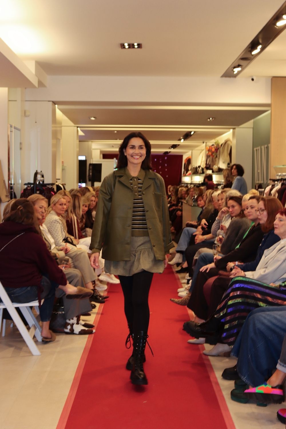 Fashionshow look 8 - Van Dort Mode