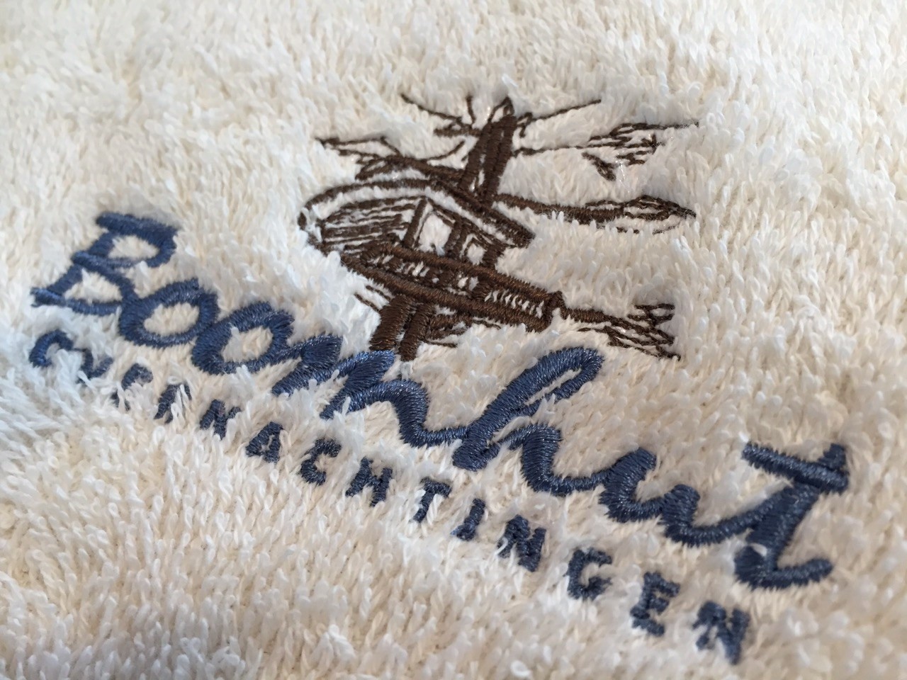 Example customized towel with embroidery "Boomhut" - Bo Weevil