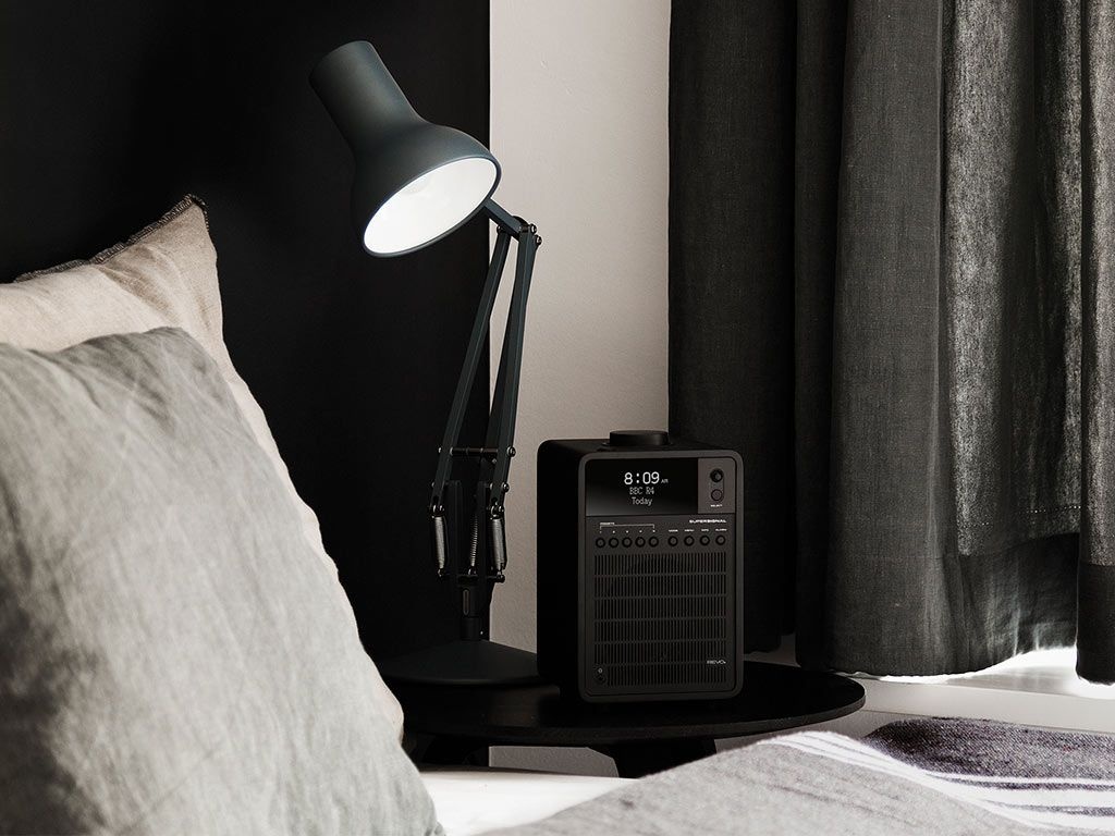 Revo - SuperSignal (Walnut/Silver) - Hi-Stands Webshop!