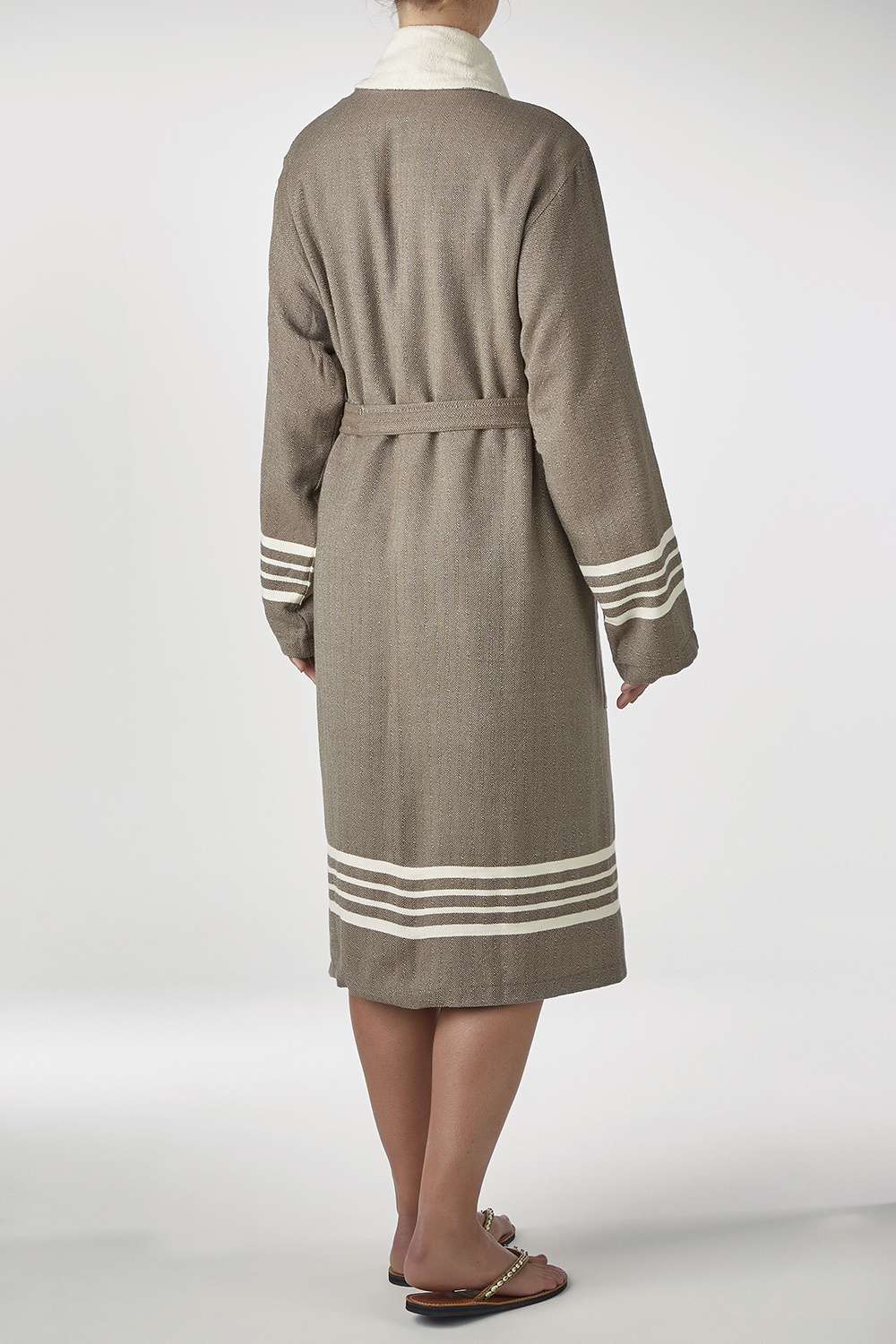 [Sauna] Deze khaki badjas is heerlijk om in weg te kruipen. Aanrader ...