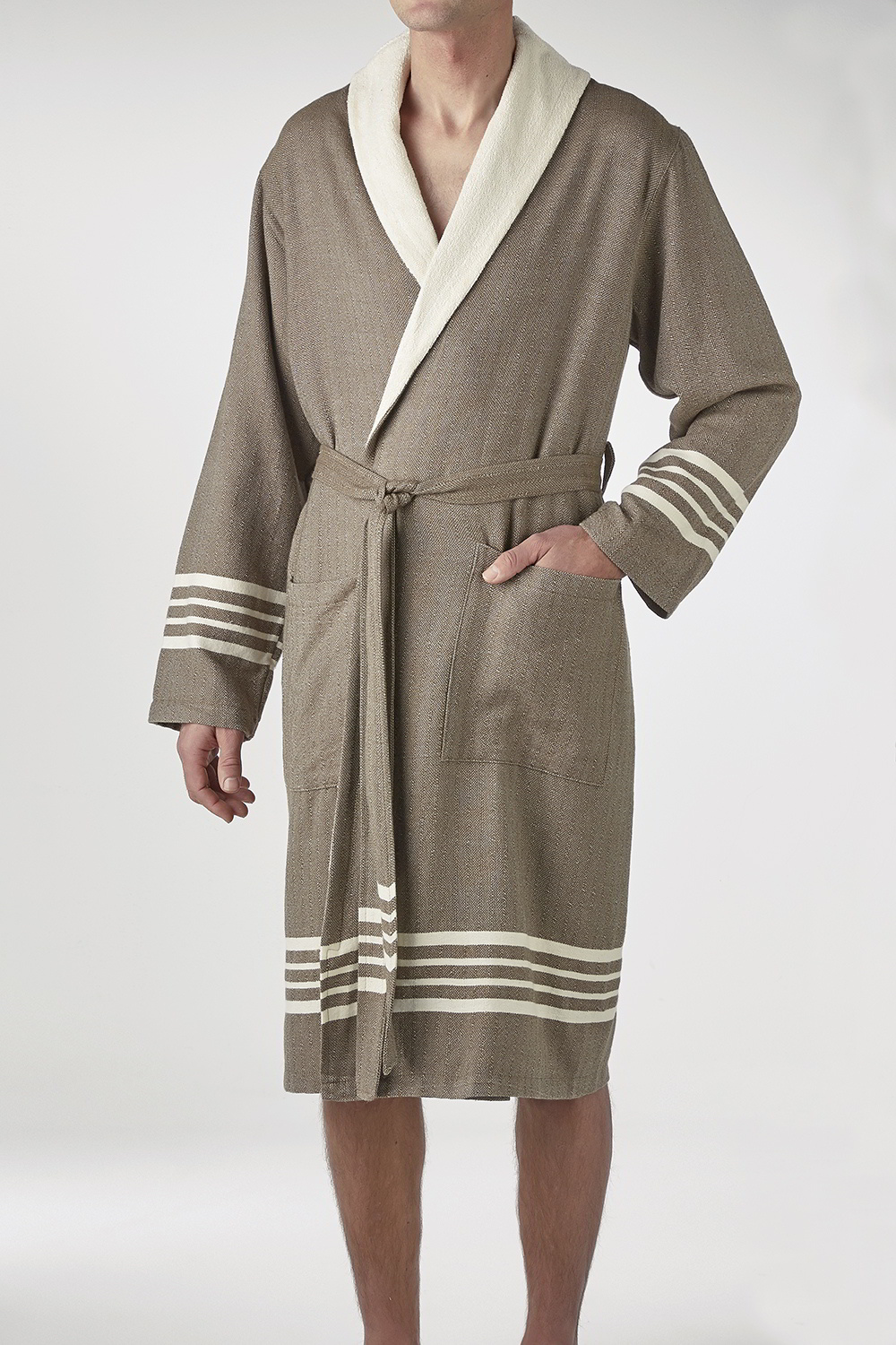 [Sauna] Deze khaki badjas is heerlijk om in weg te kruipen. Aanrader ...