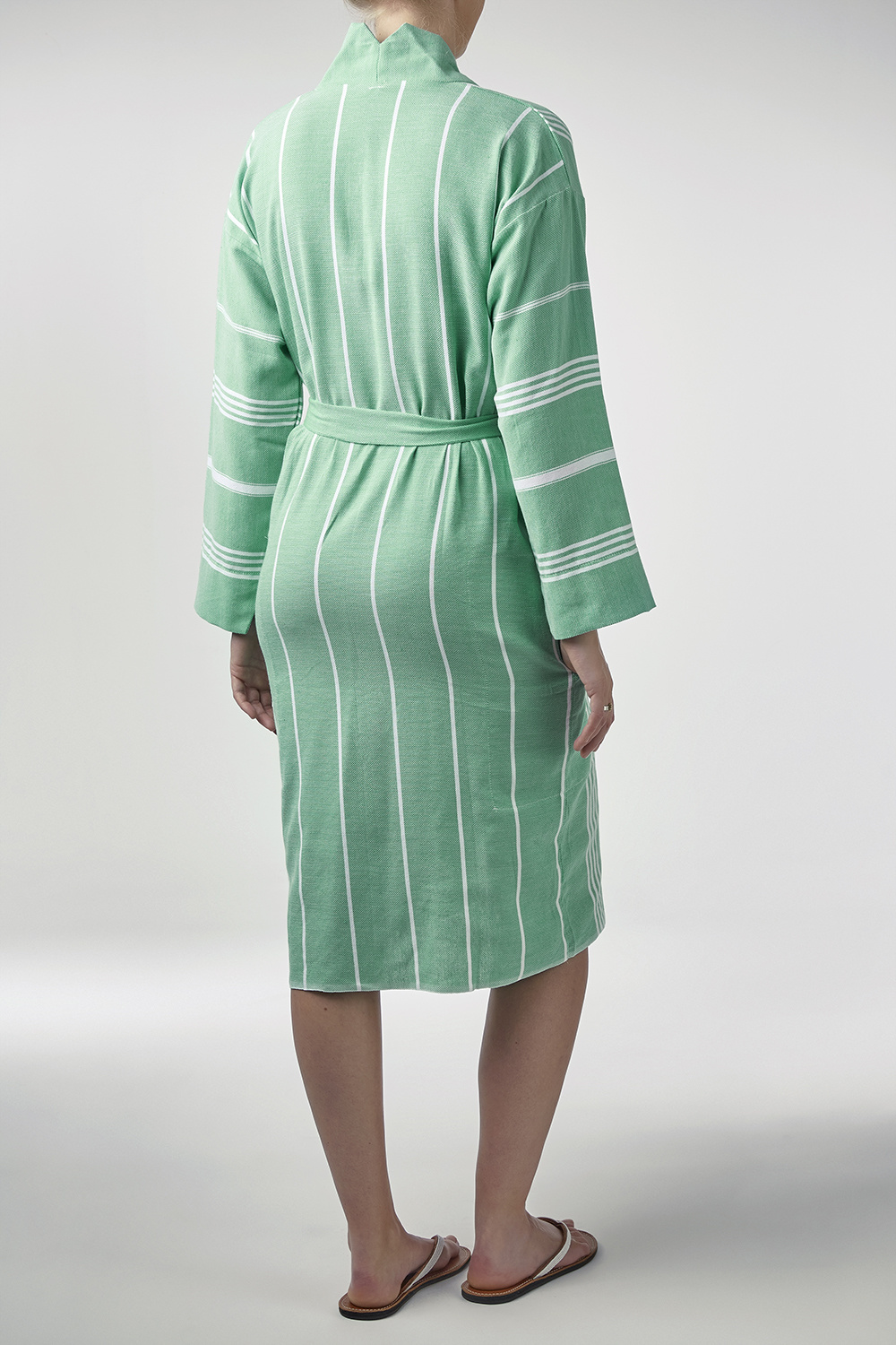 Deze dunne badjas is de perfecte sauna basic - Hamamdoeken.com