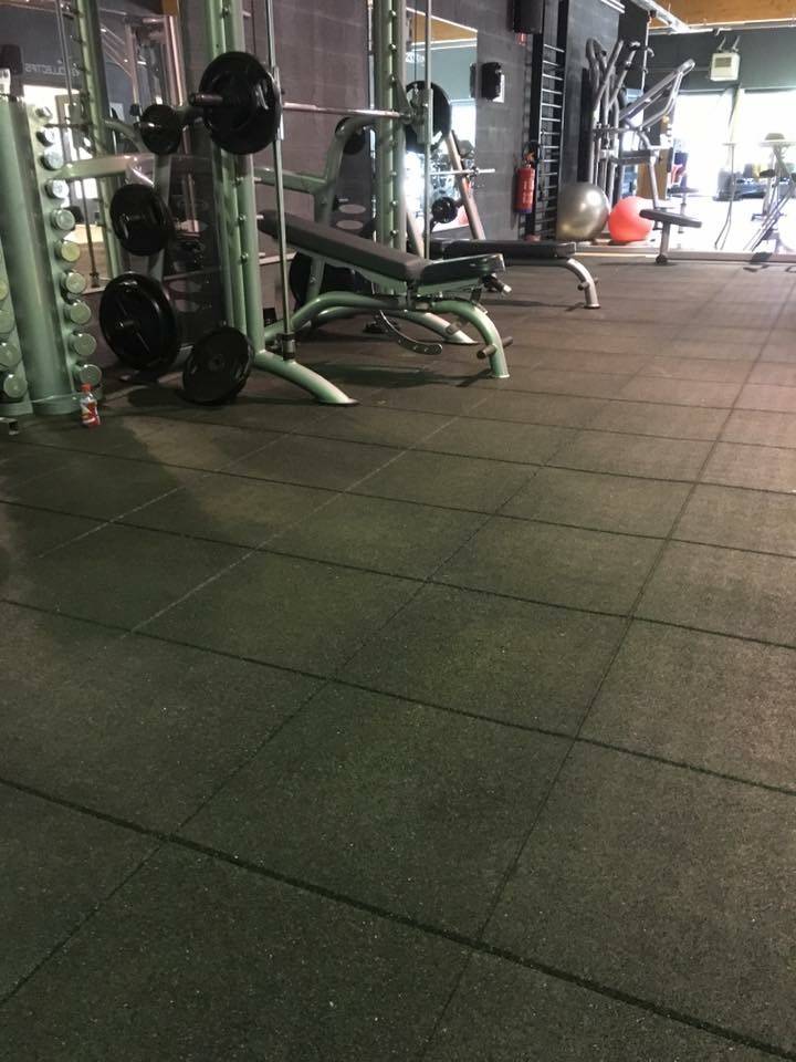 Rubber Crossfit Tegel 100 x 100 cm met schijnvoeg - Fitnesskoerier.nl