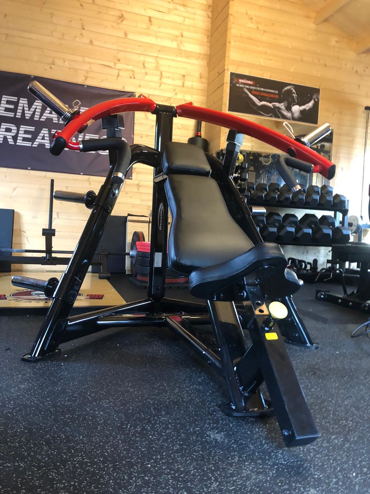 Plate Loaded Incline Bench Halterbank - Fitnesskoerier.nl