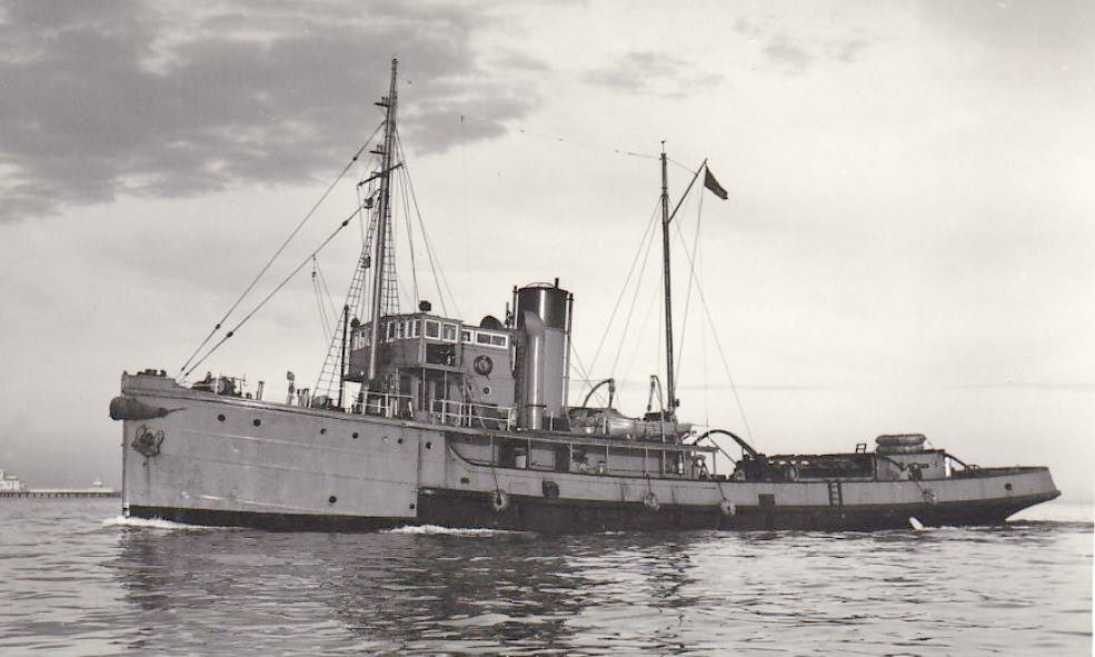10.11.090 "St. Abbs"; Admiralty "Saint"-class rescue tug (1919 ...