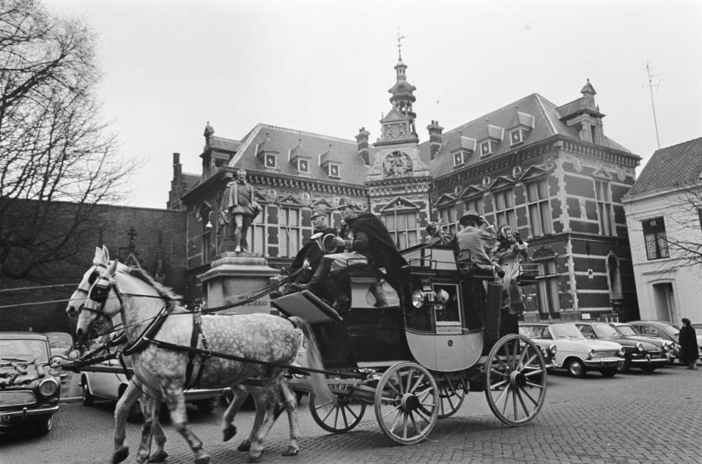 NVM 40.30.002 Hollandse postkoets - Modelbouwtekeningen.nl