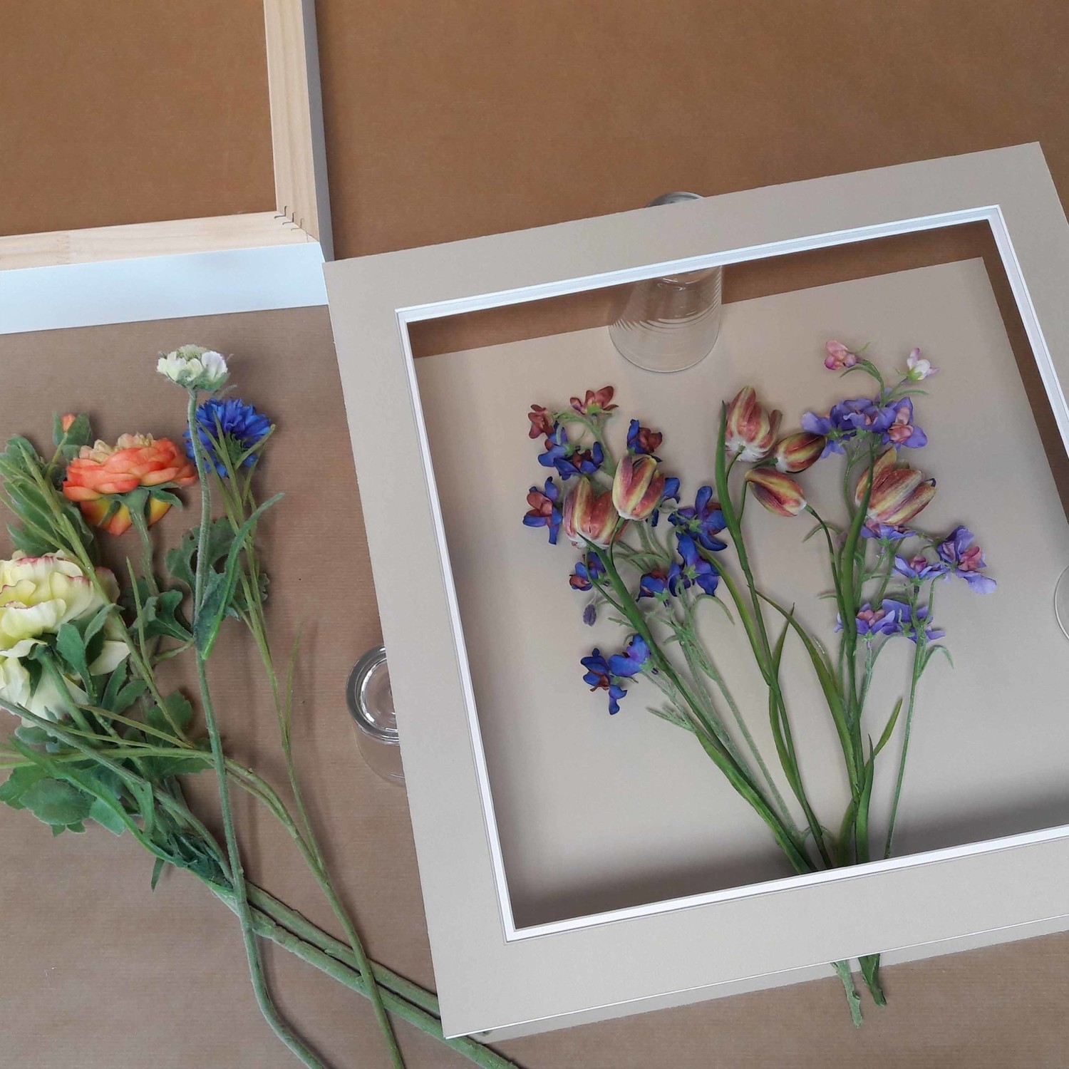 Verdiept inlijsten met 3D witte lijst met museumglas object inlijsten ...