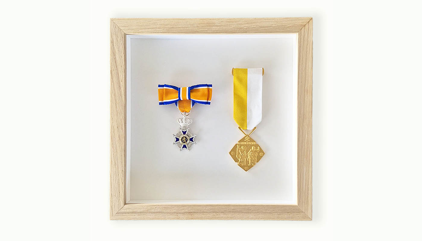 Koninklijk lintje inlijsten - Blijk van waardering in lijst - De ...