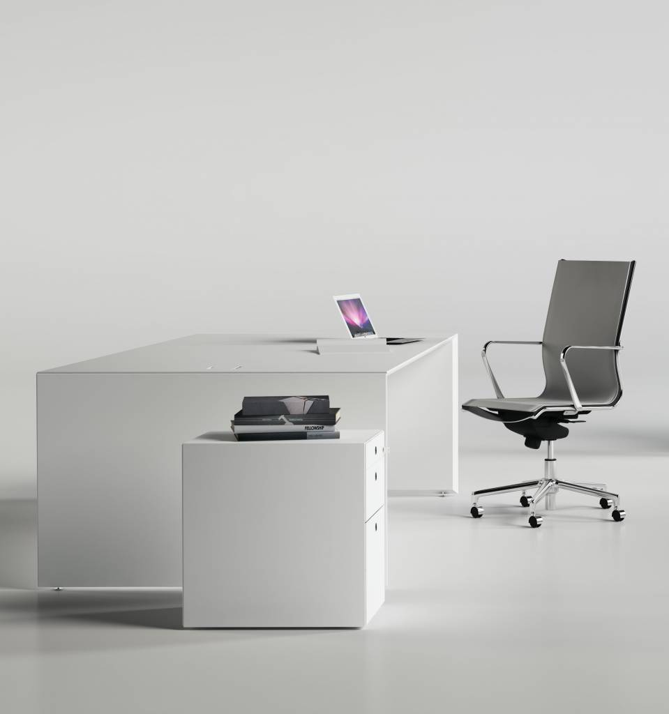 Fantoni Quaranta5 bureau met een 120 cm diep blad - Design Online Meubels