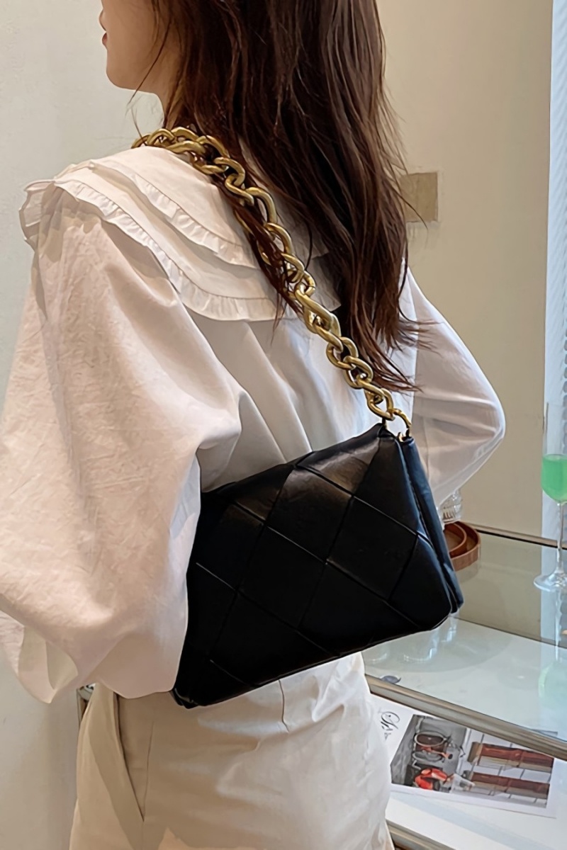 Zwarte Geweven Tas met Gouden Ketting - Uwantisell.nl