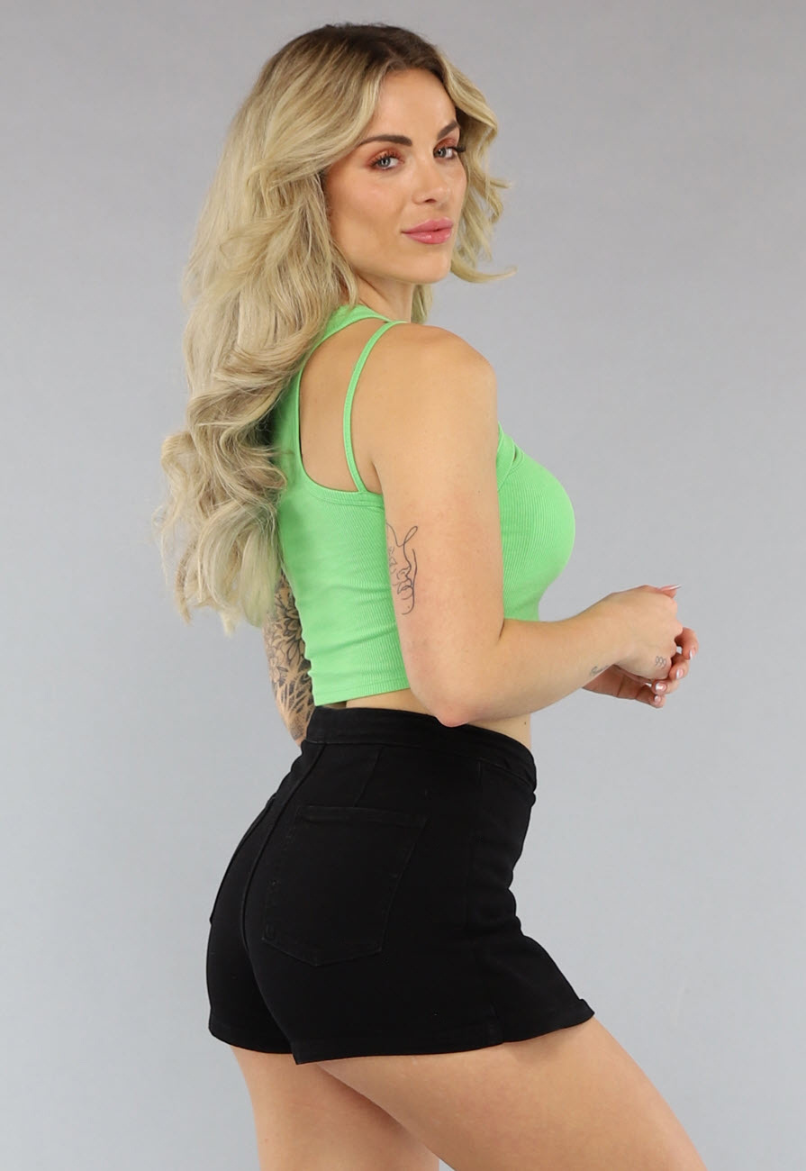 Lichtgroene Top met Uitsnede in Cropped Model - Uwantisell.nl