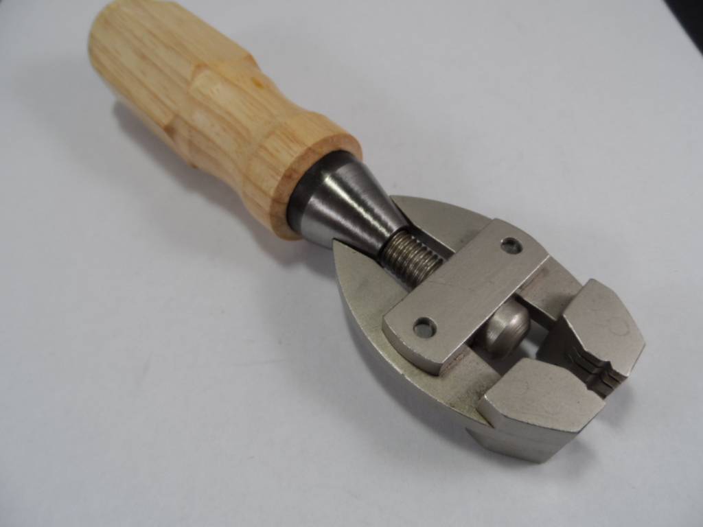 Hand vice - opens rotated - Mark's Miniatures