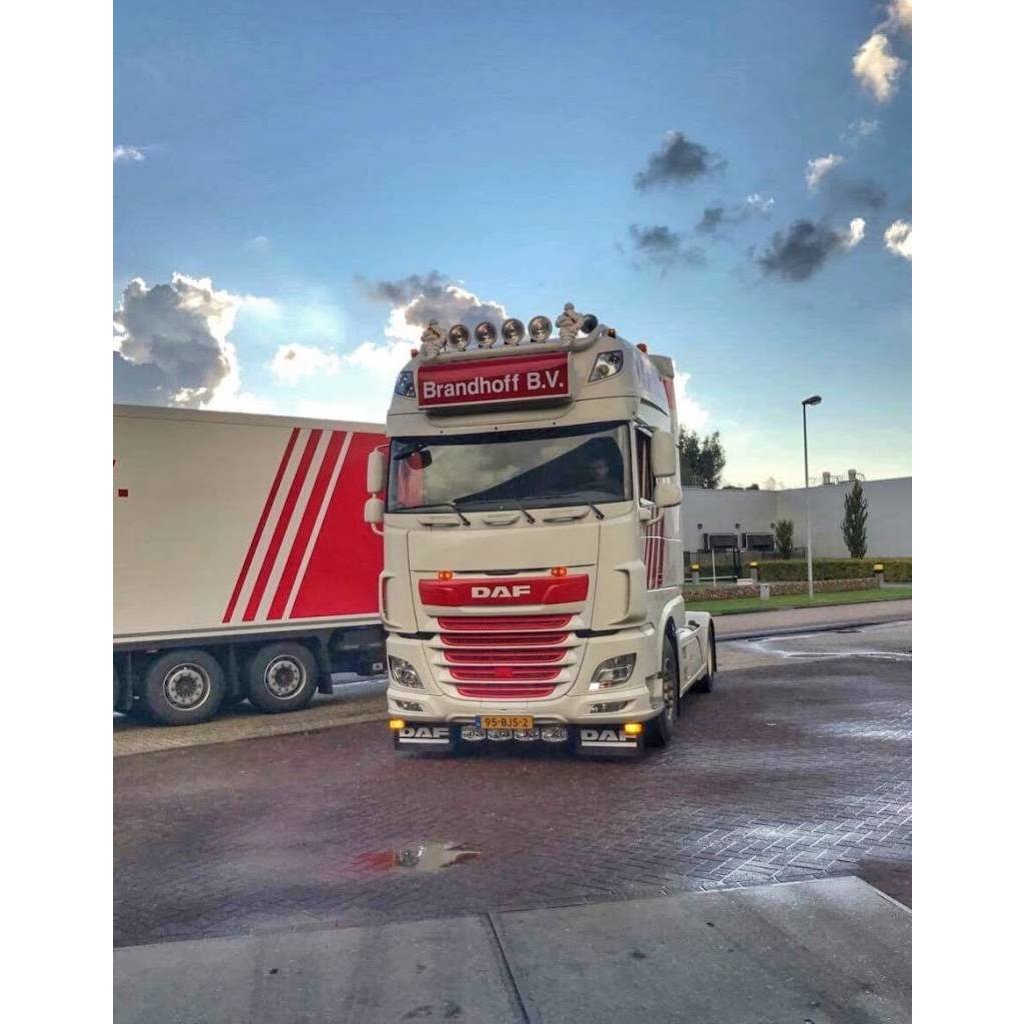 Mudflap brackets for DAF XF Euro 6 - Go-in-Style.nl