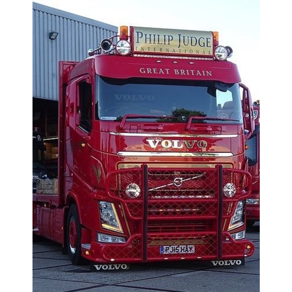 VOLVO FH4 Frontplate, makes the Iron Mark disappear. - Go-in-Style.nl