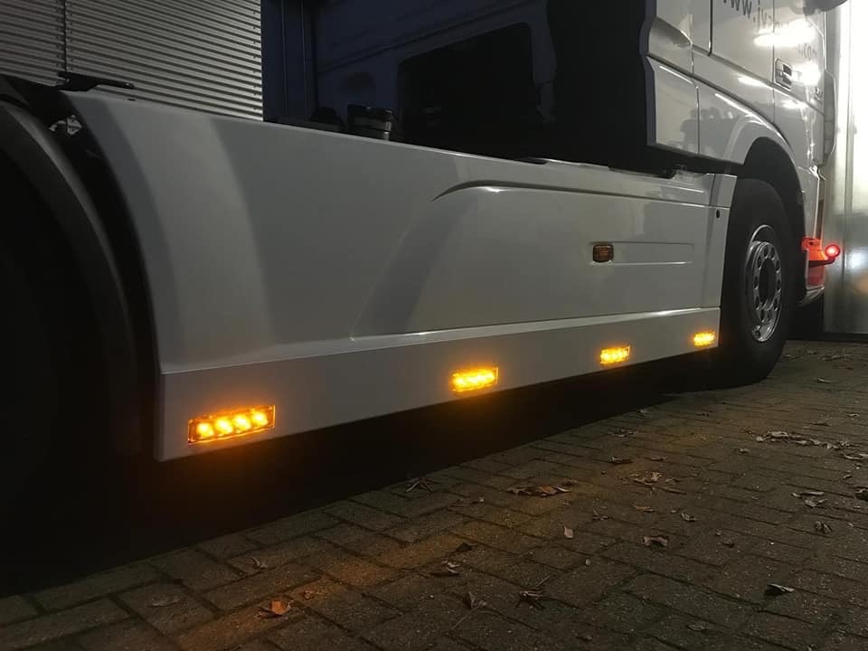 Sideskirt extensions (set) for DAF XF Euro6 - Go-in-Style.nl