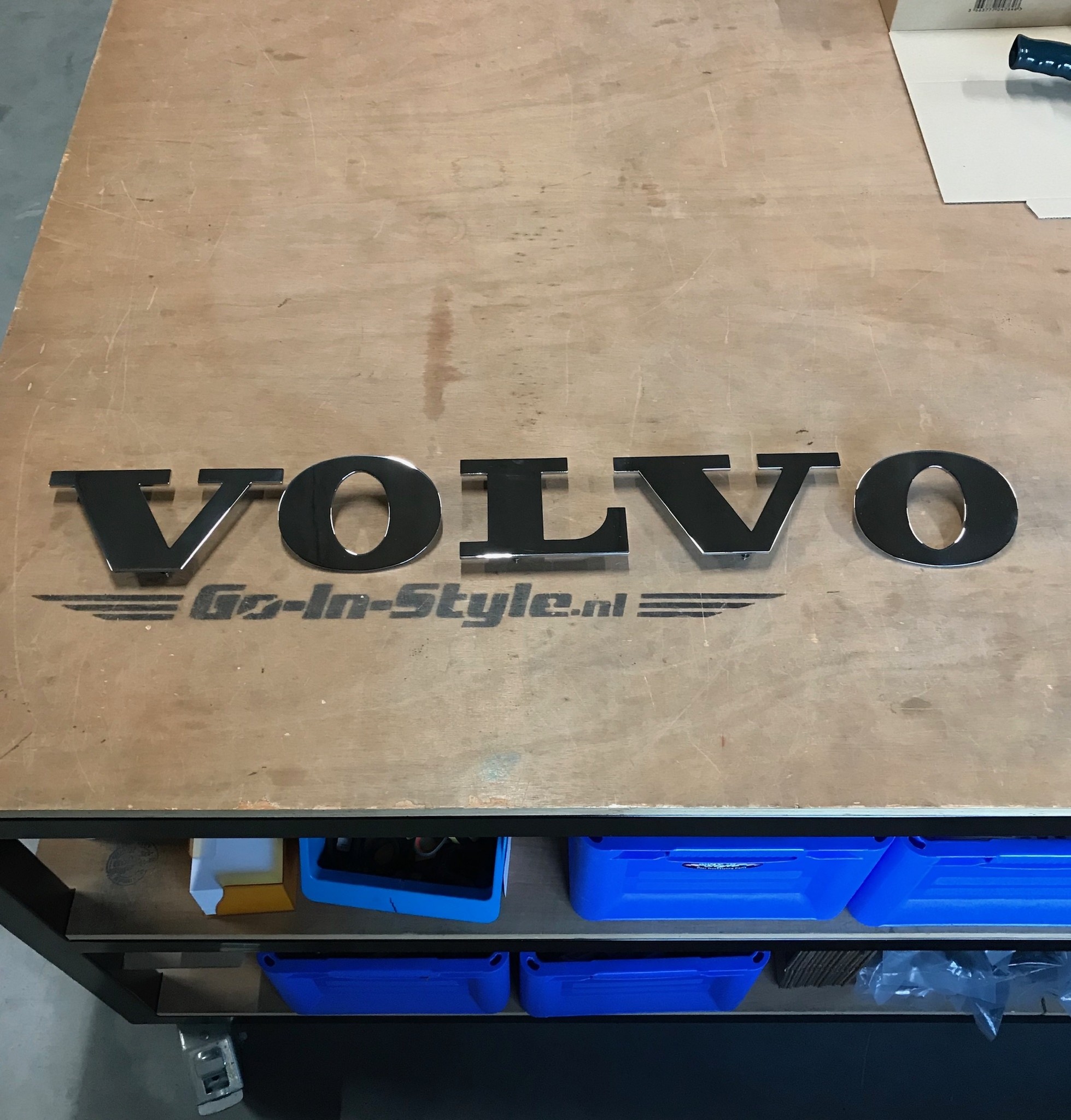 Volvo logo letters stainless steel - Go-in-Style.nl